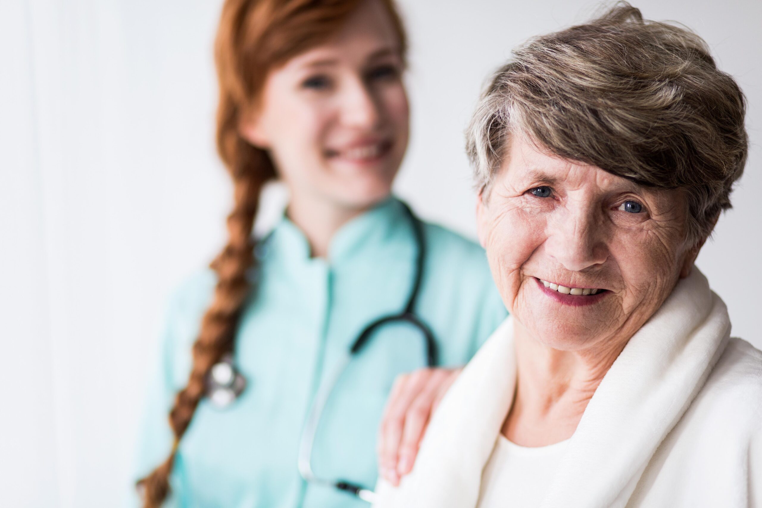 Czy senior musi mieć swojego geriatrę? - GoWork